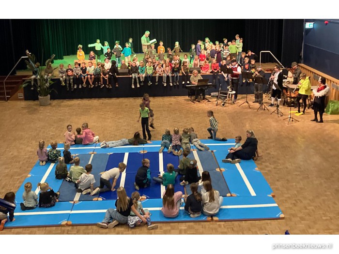 Spannende, muzikale voorstelling | Prinsenbeeknieuws