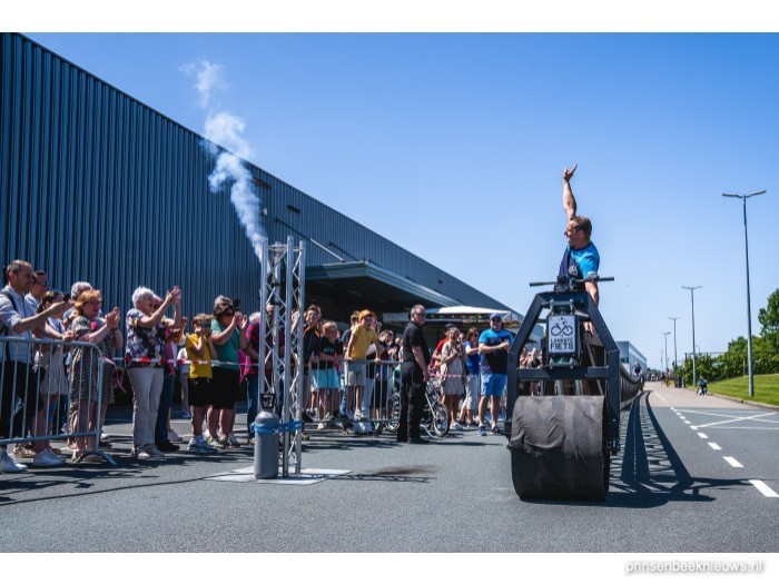 Bekenaren bouwden ’s werelds langste fiets | Prinsenbeeknieuws