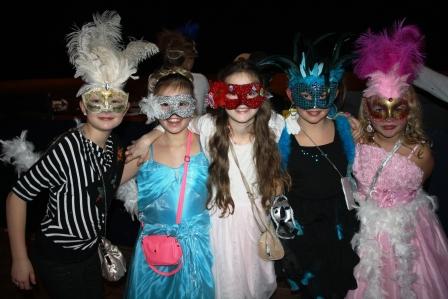 Gemaskerd bal groot succes | Prinsenbeeknieuws